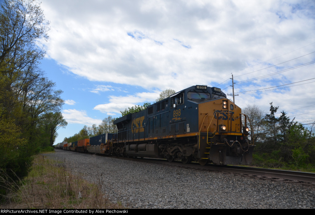 CSX 898